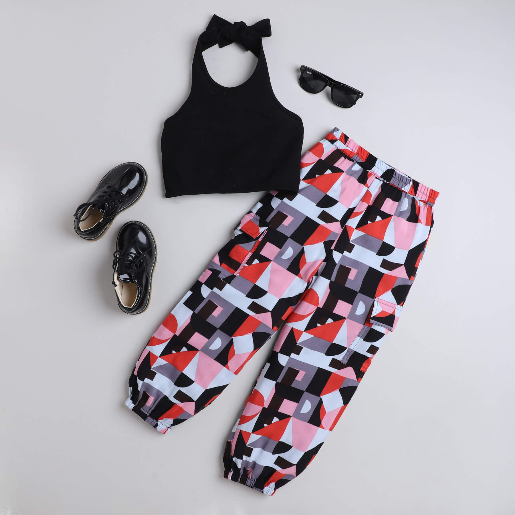 Taffykids Solid halter neck crop top and geometric printed pocket deta ...